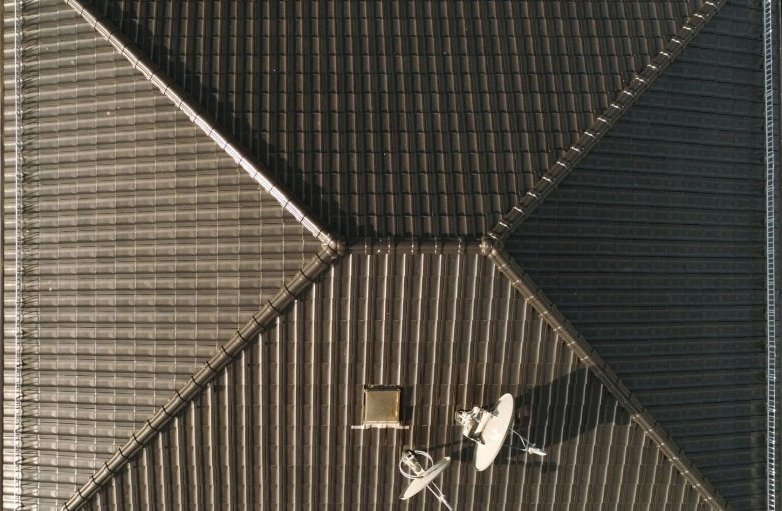 From Gable to Mansard: An Overview of the 10 Most Common Roof Designs ...